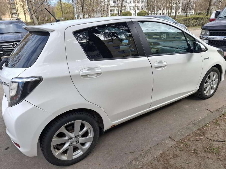 Белый Тойота Ярис 2013 в Каунас, объемом двигателя 1.50 л и пробегом 207 тыс. км за 6500 €, фото 4 на AUTOMOTO.COM.LV