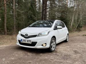 Balts Toyota Yaris 2013 Viļņa, ar dzinēja tilpumu 1.36 L un nobraukumu 267 tūkst. km par 3850 €, foto 8 vietnē AUTOMOTO.COM.LV