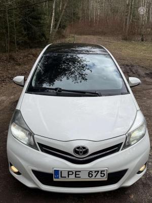 Balts Toyota Yaris 2013 Viļņa, ar dzinēja tilpumu 1.36 L un nobraukumu 267 tūkst. km par 3850 €, foto 9 vietnē AUTOMOTO.COM.LV