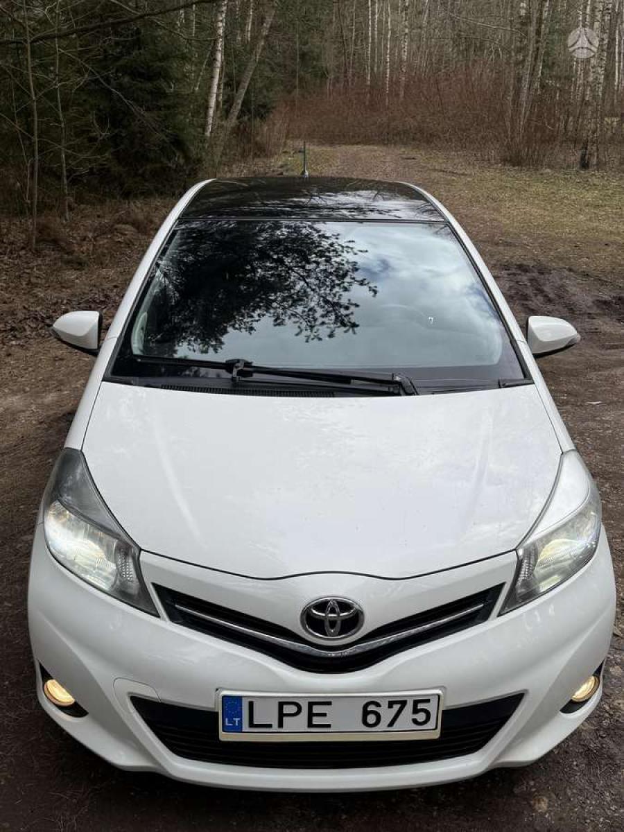 Balts Toyota Yaris 2013 Viļņa, ar dzinēja tilpumu 1.36 L un nobraukumu 267 tūkst. km par 3850 €, foto 9 vietnē AUTOMOTO.COM.LV