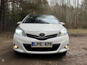 Balts Toyota Yaris 2013 Viļņa, ar dzinēja tilpumu 1.36 L un nobraukumu 267 tūkst. km par 3850 €, foto 10 vietnē AUTOMOTO.COM.LV