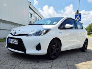 Balts Toyota Yaris 2013 Viļņa, ar dzinēja tilpumu 1.50 L un nobraukumu 217 tūkst. km par 6950 €, foto  vietnē AUTOMOTO.COM.LV