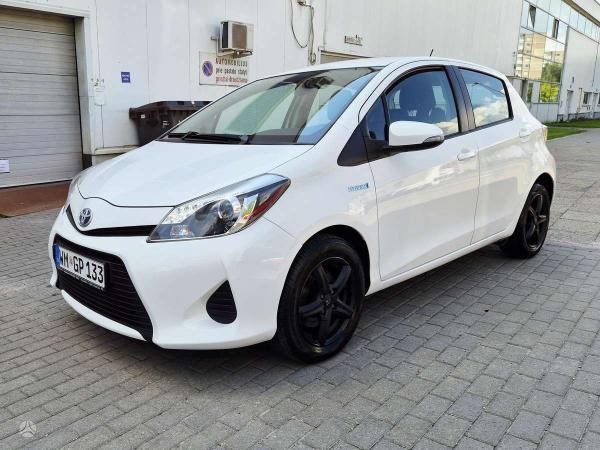White Toyota Yaris 2013 in Vilnius, with an engine capacity of 1.50 L and mileage of 217 thousand km for 6950 €, photo 6 on AUTOMOTO.COM.LV
