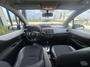 White Toyota Yaris 2013 in Vilnius, with an engine capacity of 1.50 L and mileage of 172 thousand km for 7950 €, photo 22 on AUTOMOTO.COM.LV
