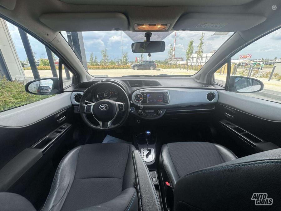 White Toyota Yaris 2013 in Vilnius, with an engine capacity of 1.50 L and mileage of 172 thousand km for 7950 €, photo 22 on AUTOMOTO.COM.LV
