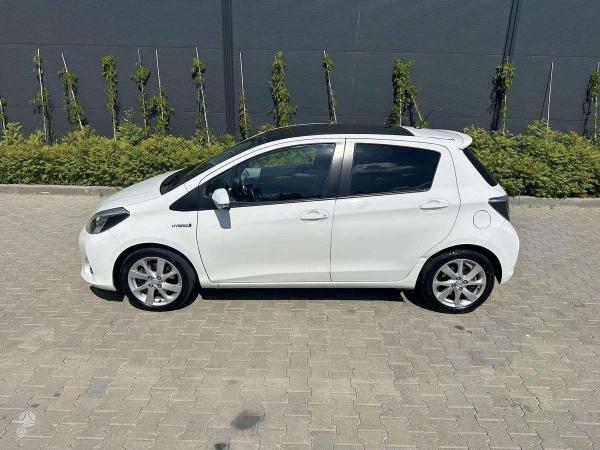 Balts Toyota Yaris 2013 Viļņa, ar dzinēja tilpumu 1.50 L un nobraukumu 172 tūkst. km par 7950 €, foto 3 vietnē AUTOMOTO.COM.LV
