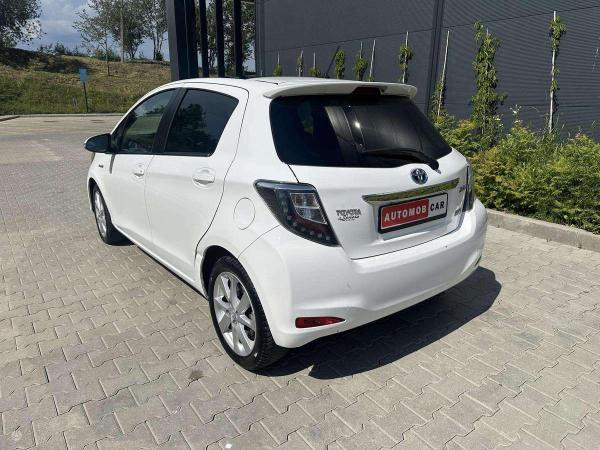 Balts Toyota Yaris 2013 Viļņa, ar dzinēja tilpumu 1.50 L un nobraukumu 172 tūkst. km par 7950 €, foto 4 vietnē AUTOMOTO.COM.LV