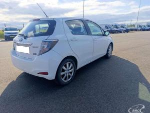 White Toyota Yaris 2013 in Vilnius, with an engine capacity of 1.50 L and mileage of 130 thousand km for 5900 €, photo 7 on AUTOMOTO.COM.LV