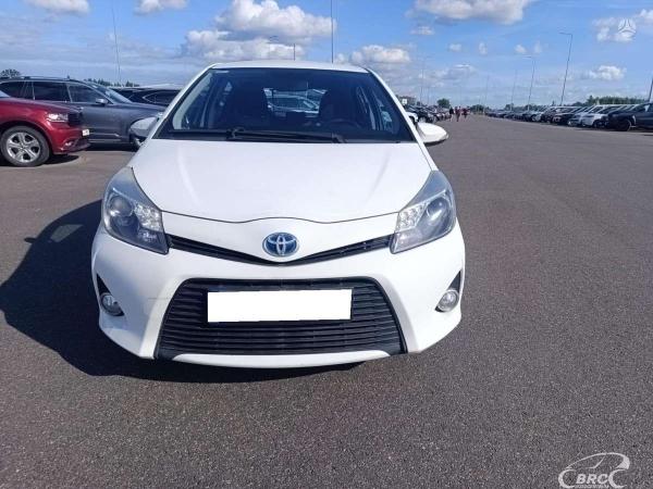 Balts Toyota Yaris 2013 Viļņa, ar dzinēja tilpumu 1.50 L un nobraukumu 130 tūkst. km par 5900 €, foto 9 vietnē AUTOMOTO.COM.LV