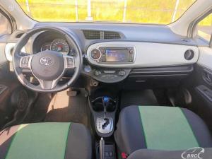 White Toyota Yaris 2013 in Vilnius, with an engine capacity of 1.50 L and mileage of 130 thousand km for 5900 €, photo 11 on AUTOMOTO.COM.LV