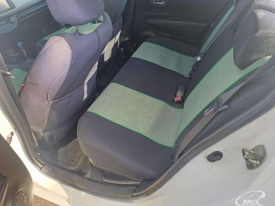 White Toyota Yaris 2013 in Vilnius, with an engine capacity of 1.50 L and mileage of 130 thousand km for 5900 €, photo 29 on AUTOMOTO.COM.LV