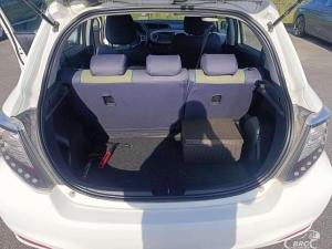 White Toyota Yaris 2013 in Vilnius, with an engine capacity of 1.50 L and mileage of 130 thousand km for 5900 €, photo 30 on AUTOMOTO.COM.LV