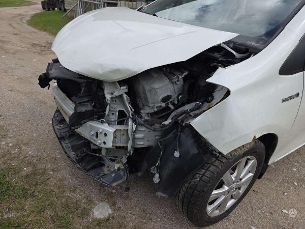 Balts Toyota Yaris 2013 Alīta, ar dzinēja tilpumu 1.50 L un nobraukumu 250 tūkst. km par 2429 €, foto 9 vietnē AUTOMOTO.COM.LV
