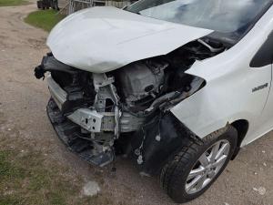 White Toyota Yaris 2013 in Alytus, with an engine capacity of 1.50 L and mileage of 250 thousand km for 2429 €, photo 9 on AUTOMOTO.COM.LV