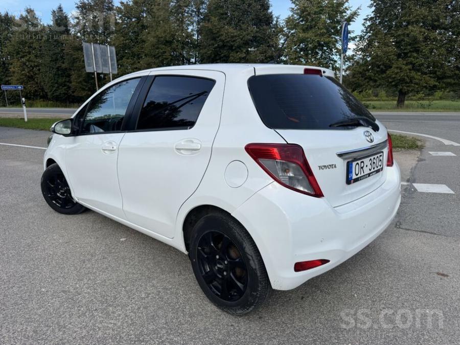Balts Toyota Yaris 2013 Ogre, ar dzinēja tilpumu 1.40 L un nobraukumu 178 tūkst. km par 5650 €, foto 4 vietnē AUTOMOTO.COM.LV