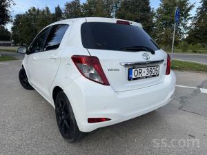 Balts Toyota Yaris 2013 Ogre, ar dzinēja tilpumu 1.40 L un nobraukumu 178 tūkst. km par 5650 €, foto 5 vietnē AUTOMOTO.COM.LV