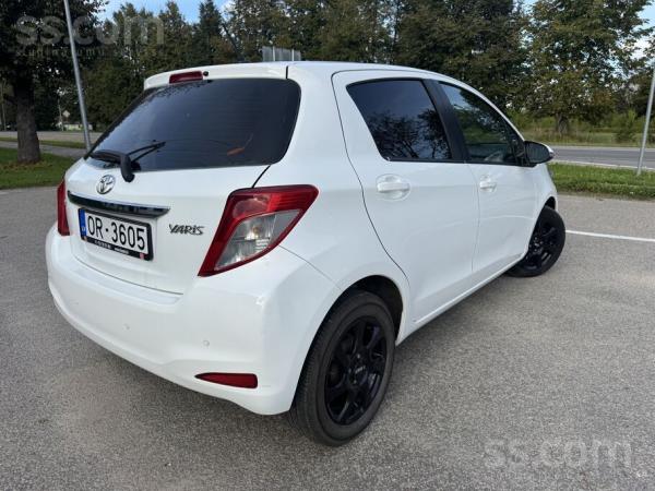 White Toyota Yaris 2013 in Ogre, with an engine capacity of 1.40 L and mileage of 178 thousand km for 5650 €, photo 8 on AUTOMOTO.COM.LV