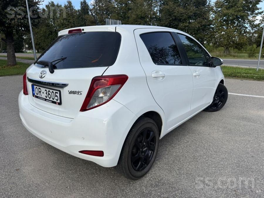 Balts Toyota Yaris 2013 Ogre, ar dzinēja tilpumu 1.40 L un nobraukumu 178 tūkst. km par 5650 €, foto 8 vietnē AUTOMOTO.COM.LV