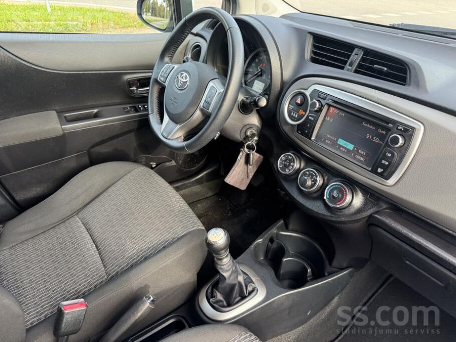 Balts Toyota Yaris 2013 Ogre, ar dzinēja tilpumu 1.40 L un nobraukumu 178 tūkst. km par 5650 €, foto 10 vietnē AUTOMOTO.COM.LV