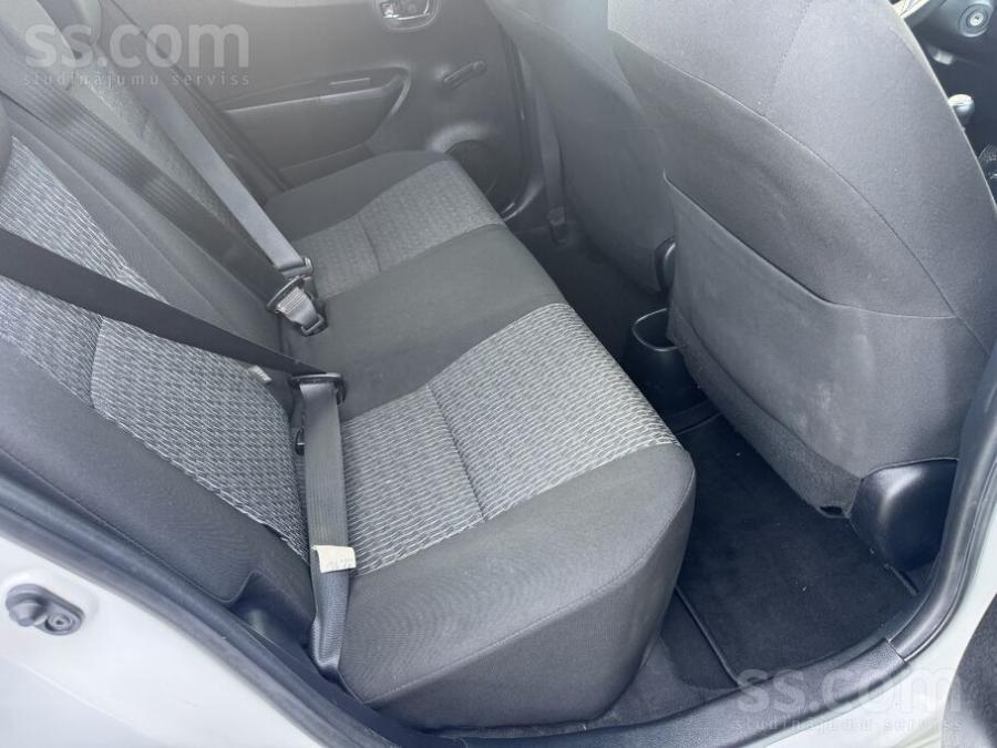 Balts Toyota Yaris 2013 Ogre, ar dzinēja tilpumu 1.40 L un nobraukumu 178 tūkst. km par 5650 €, foto 19 vietnē AUTOMOTO.COM.LV