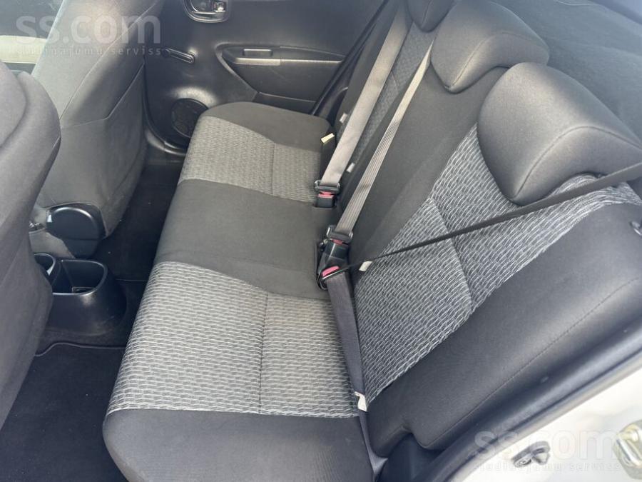 Balts Toyota Yaris 2013 Ogre, ar dzinēja tilpumu 1.40 L un nobraukumu 178 tūkst. km par 5650 €, foto 22 vietnē AUTOMOTO.COM.LV