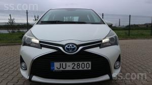White Toyota Yaris 2014 in Riga, with an engine capacity of 1.50 L and mileage of 100 thousand km for 6850 €, photo 3 on AUTOMOTO.COM.LV