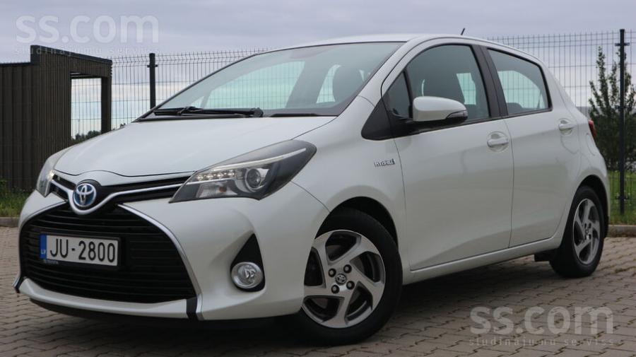 White Toyota Yaris 2014 in Riga, with an engine capacity of 1.50 L and mileage of 100 thousand km for 6850 €, photo 4 on AUTOMOTO.COM.LV