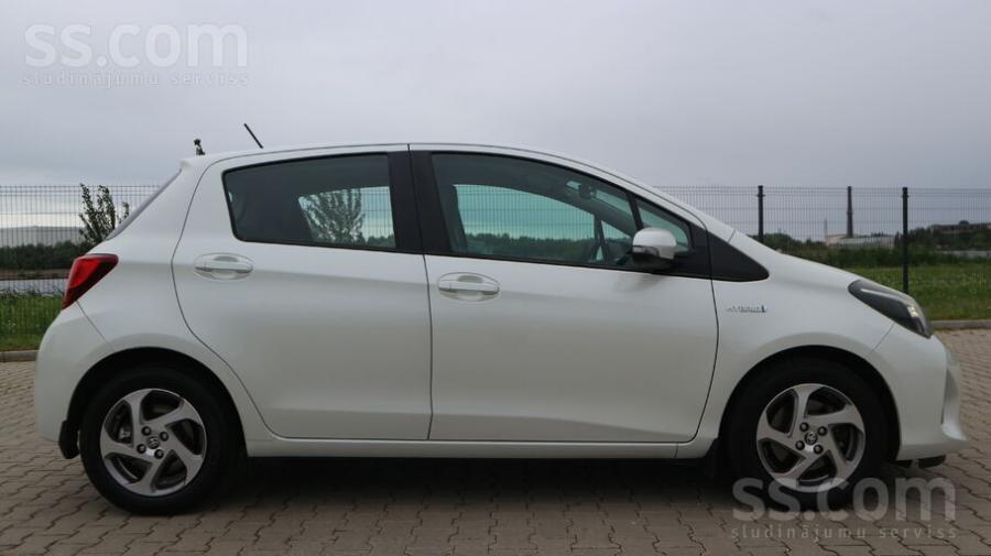 White Toyota Yaris 2014 in Riga, with an engine capacity of 1.50 L and mileage of 100 thousand km for 6850 €, photo 6 on AUTOMOTO.COM.LV