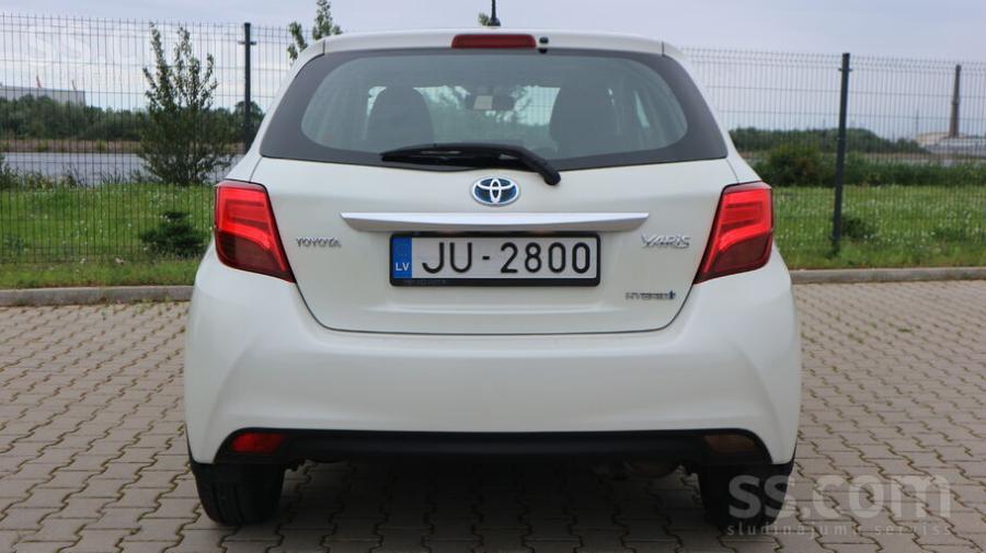 White Toyota Yaris 2014 in Riga, with an engine capacity of 1.50 L and mileage of 100 thousand km for 6850 €, photo 9 on AUTOMOTO.COM.LV