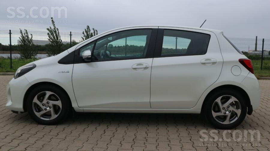 White Toyota Yaris 2014 in Riga, with an engine capacity of 1.50 L and mileage of 100 thousand km for 6850 €, photo 12 on AUTOMOTO.COM.LV