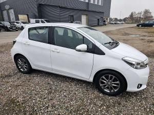 Balts Toyota Yaris 2014 Tauragė, ar dzinēja tilpumu 1.36 L un nobraukumu 370 tūkst. km par 3000 €, foto 2 vietnē AUTOMOTO.COM.LV