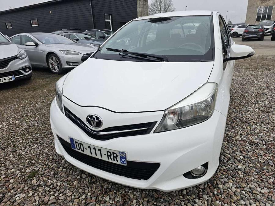 Balts Toyota Yaris 2014 Tauragė, ar dzinēja tilpumu 1.36 L un nobraukumu 370 tūkst. km par 3000 €, foto 4 vietnē AUTOMOTO.COM.LV