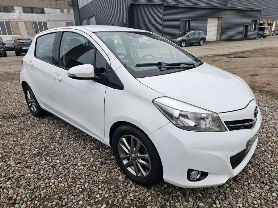Balts Toyota Yaris 2014 Tauragė, ar dzinēja tilpumu 1.36 L un nobraukumu 370 tūkst. km par 3000 €, foto 7 vietnē AUTOMOTO.COM.LV