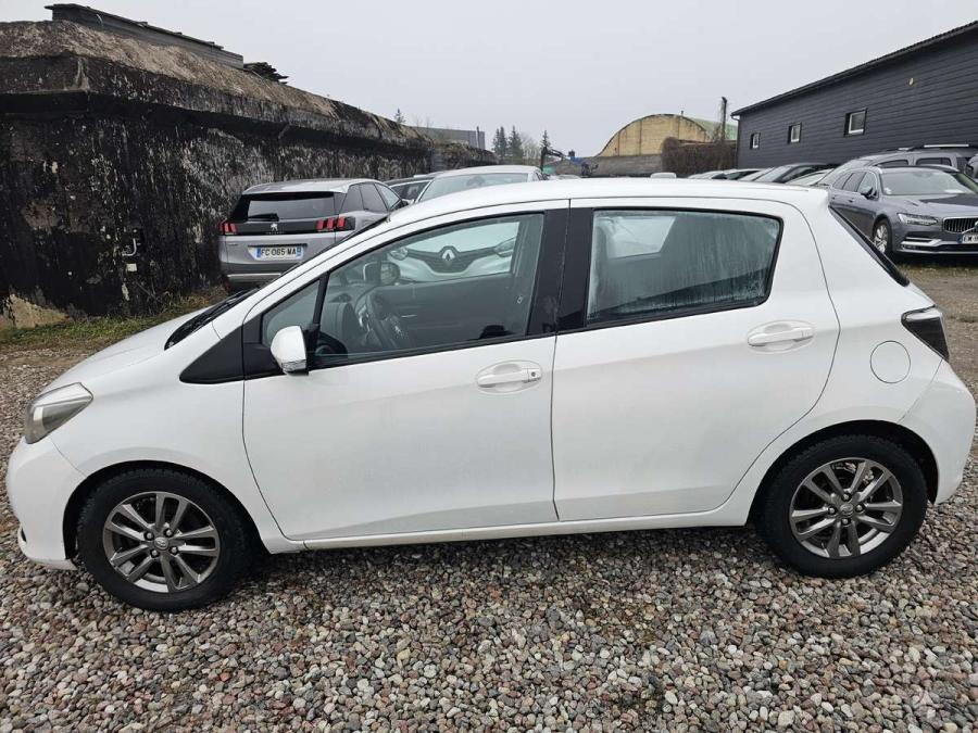 Balts Toyota Yaris 2014 Tauragė, ar dzinēja tilpumu 1.36 L un nobraukumu 370 tūkst. km par 3000 €, foto 8 vietnē AUTOMOTO.COM.LV