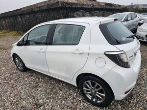 Balts Toyota Yaris 2014 Tauragė, ar dzinēja tilpumu 1.36 L un nobraukumu 370 tūkst. km par 3000 €, foto 9 vietnē AUTOMOTO.COM.LV