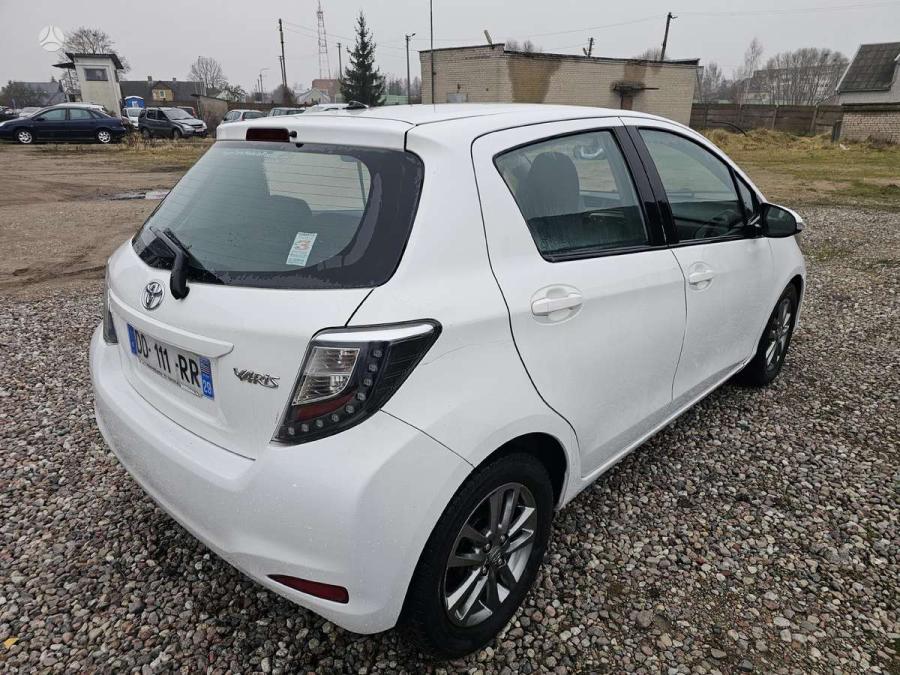 Balts Toyota Yaris 2014 Tauragė, ar dzinēja tilpumu 1.36 L un nobraukumu 370 tūkst. km par 3000 €, foto 10 vietnē AUTOMOTO.COM.LV