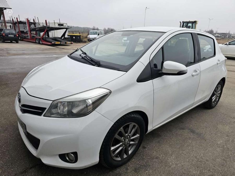 Balts Toyota Yaris 2014 Tauragė, ar dzinēja tilpumu 1.36 L un nobraukumu 370 tūkst. km par 3000 €, foto 23 vietnē AUTOMOTO.COM.LV