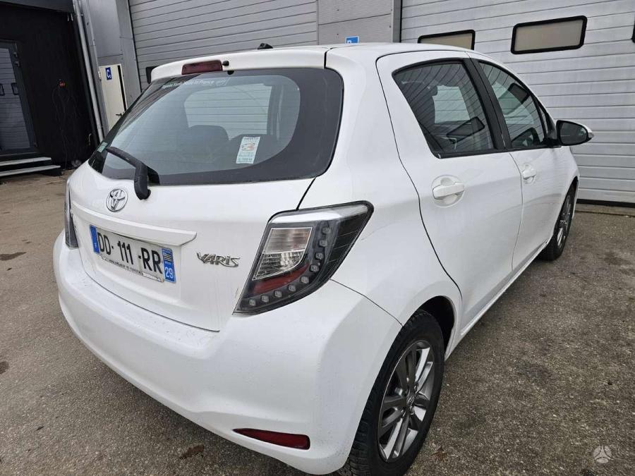 Balts Toyota Yaris 2014 Tauragė, ar dzinēja tilpumu 1.36 L un nobraukumu 370 tūkst. km par 3000 €, foto 25 vietnē AUTOMOTO.COM.LV