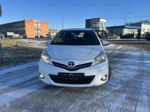 Balts Toyota Yaris 2014 Šauļi, ar dzinēja tilpumu 1.36 L un nobraukumu 190 tūkst. km par 4200 €, foto 2 vietnē AUTOMOTO.COM.LV