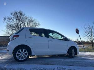 Balts Toyota Yaris 2014 Šauļi, ar dzinēja tilpumu 1.36 L un nobraukumu 190 tūkst. km par 4200 €, foto 4 vietnē AUTOMOTO.COM.LV