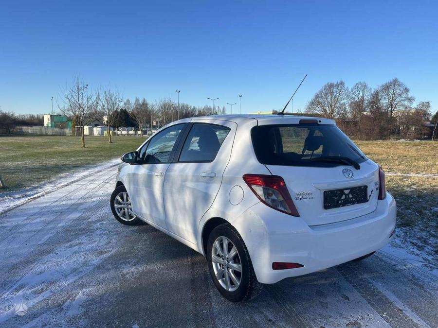 Balts Toyota Yaris 2014 Šauļi, ar dzinēja tilpumu 1.36 L un nobraukumu 190 tūkst. km par 4200 €, foto 5 vietnē AUTOMOTO.COM.LV