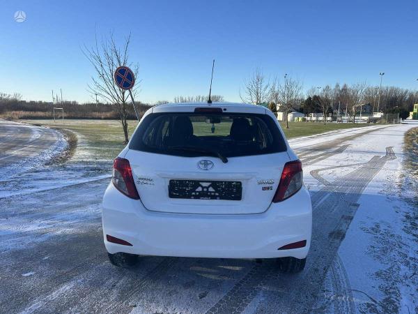 Balts Toyota Yaris 2014 Šauļi, ar dzinēja tilpumu 1.36 L un nobraukumu 190 tūkst. km par 4200 €, foto 6 vietnē AUTOMOTO.COM.LV