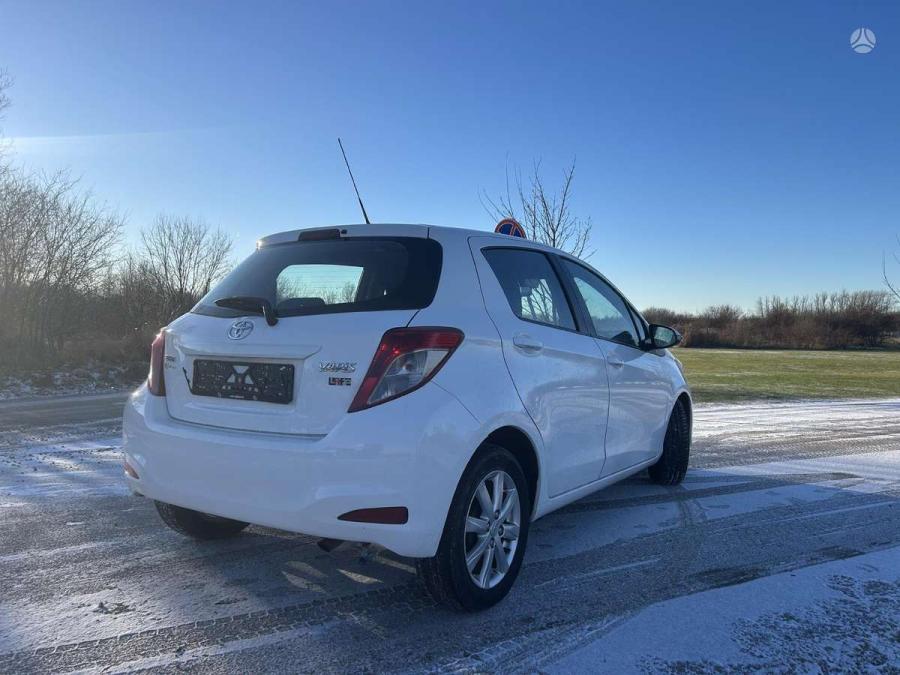 Balts Toyota Yaris 2014 Šauļi, ar dzinēja tilpumu 1.36 L un nobraukumu 190 tūkst. km par 4200 €, foto 7 vietnē AUTOMOTO.COM.LV