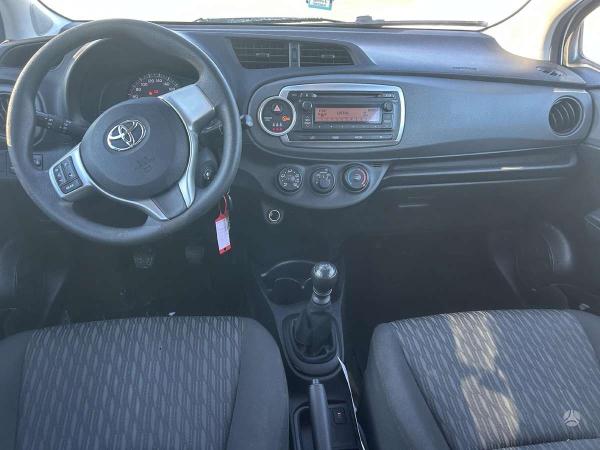 Balts Toyota Yaris 2014 Šauļi, ar dzinēja tilpumu 1.36 L un nobraukumu 190 tūkst. km par 4200 €, foto 10 vietnē AUTOMOTO.COM.LV