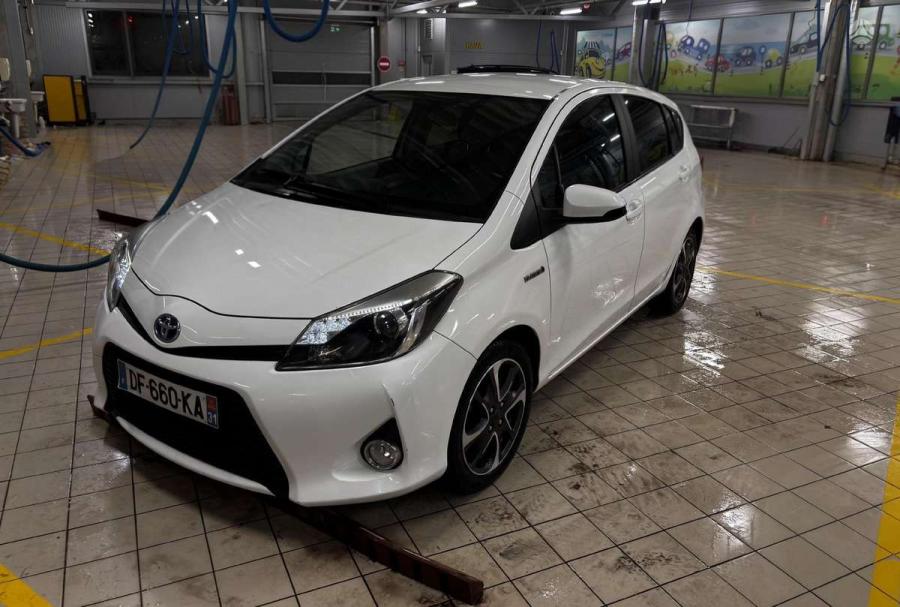 Balts Toyota Yaris 2014 Viļņa, ar dzinēja tilpumu 1.50 L un nobraukumu 178 tūkst. km par 7000 €, foto 1 vietnē AUTOMOTO.COM.LV