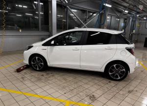 Balts Toyota Yaris 2014 Viļņa, ar dzinēja tilpumu 1.50 L un nobraukumu 178 tūkst. km par 7000 €, foto 2 vietnē AUTOMOTO.COM.LV