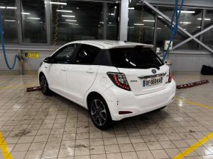 Balts Toyota Yaris 2014 Viļņa, ar dzinēja tilpumu 1.50 L un nobraukumu 178 tūkst. km par 7000 €, foto 3 vietnē AUTOMOTO.COM.LV