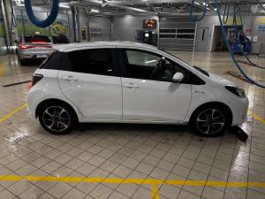 Balts Toyota Yaris 2014 Viļņa, ar dzinēja tilpumu 1.50 L un nobraukumu 178 tūkst. km par 7000 €, foto 6 vietnē AUTOMOTO.COM.LV