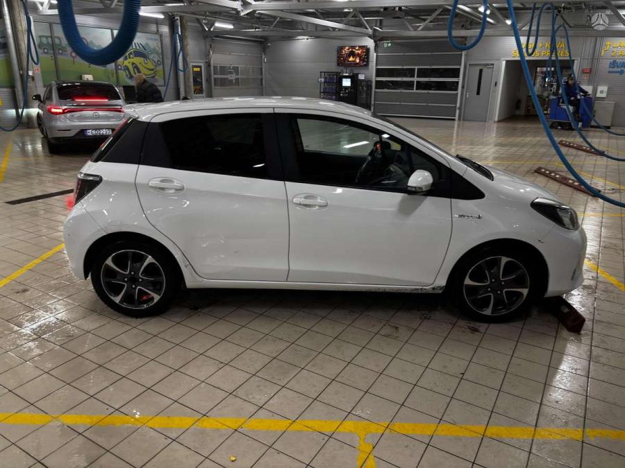 Balts Toyota Yaris 2014 Viļņa, ar dzinēja tilpumu 1.50 L un nobraukumu 178 tūkst. km par 7000 €, foto 6 vietnē AUTOMOTO.COM.LV