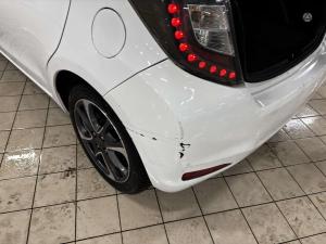 Balts Toyota Yaris 2014 Viļņa, ar dzinēja tilpumu 1.50 L un nobraukumu 178 tūkst. km par 7000 €, foto 19 vietnē AUTOMOTO.COM.LV